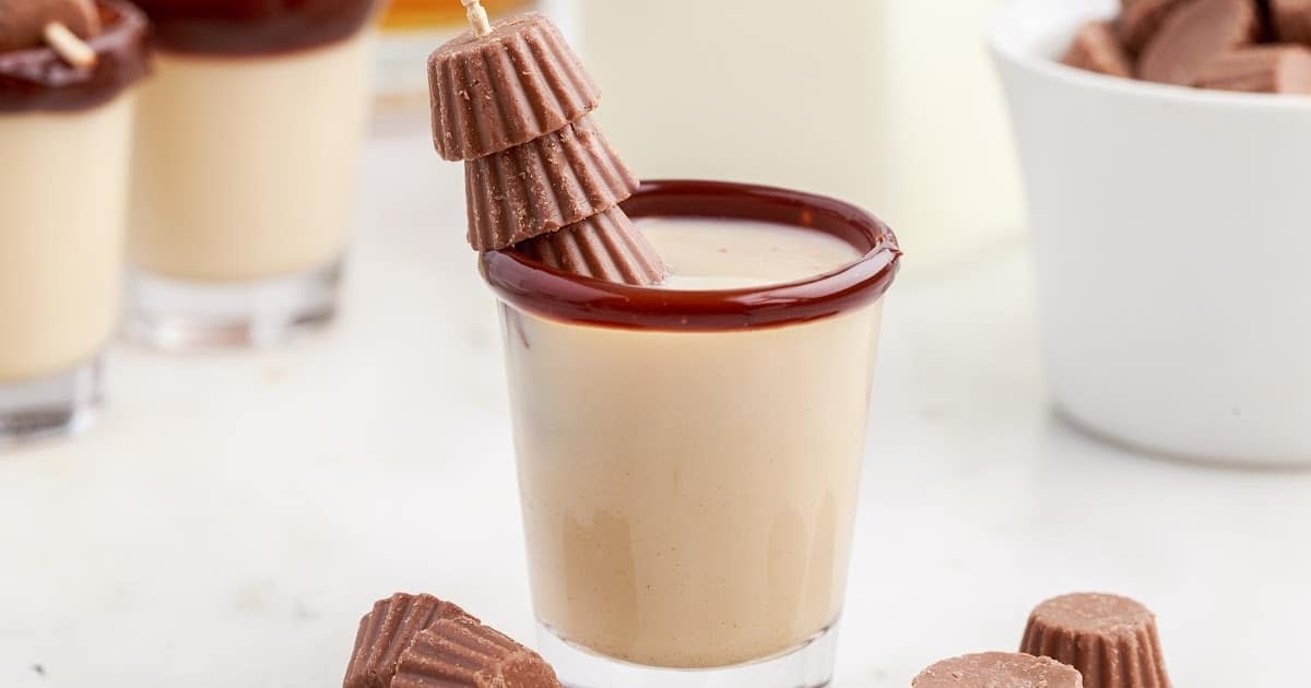 Peanut Butter Cup Shot | Cocktails | The Best Blog Recipes
